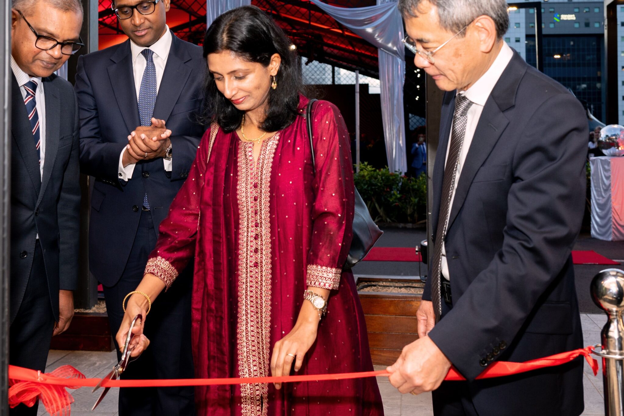 Bank One marks two milestones: The opening of Bank One Tribeca Lounge ...